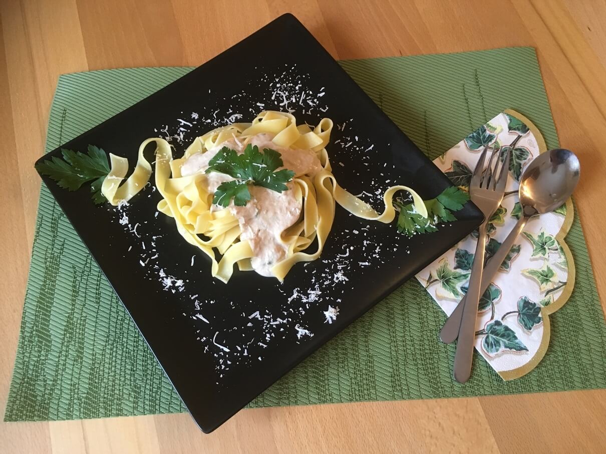 Tagliatelle mit Thunfischsauce | Kochen mit Edith